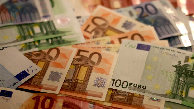 Euro Jatuh, Terlemah Dalam Satu Bulan Ini